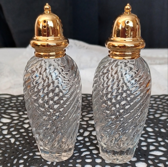 Dining | Vintage 5 Swirled Glass Salt And Pepper Shakers With Gold Tone ...